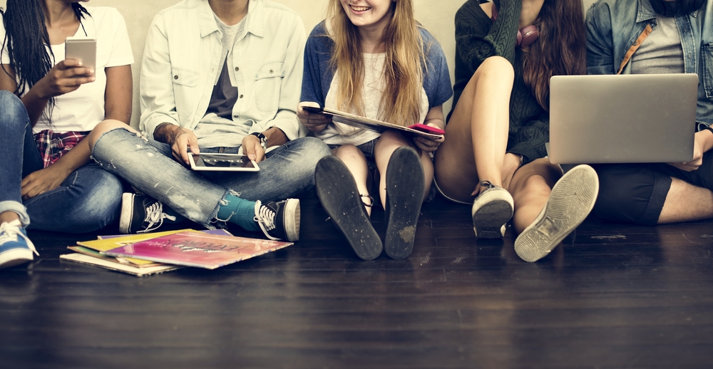 What are the Pros and Cons of Snooping on Your Kids Online? | McAfee Blog