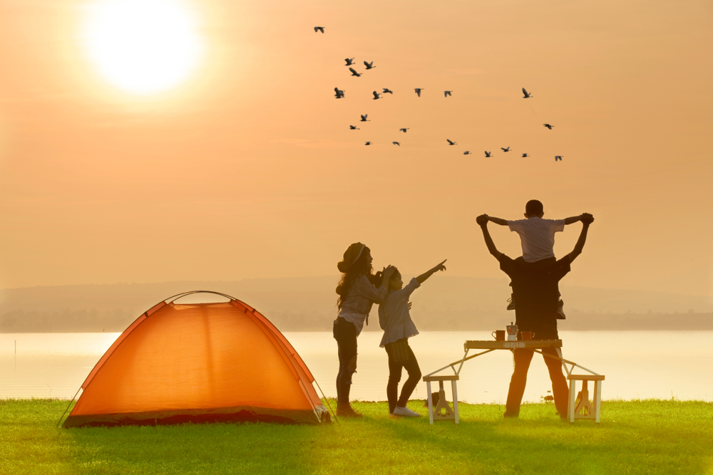 5 Ways to Help Balance Kids's Screen Time During Summer Vacation